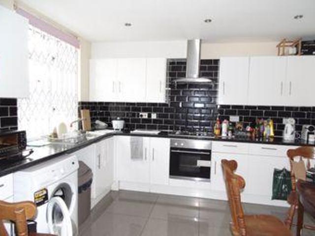 3 Bedrooms Flat for rent in Worsopp Drive, Clapham SW4