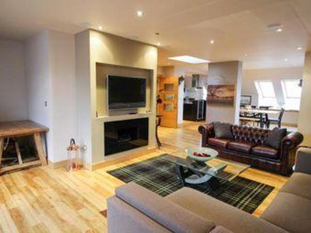3 Bedrooms Flat for rent in Water Street, Edinburgh EH6