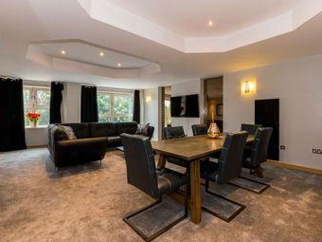 3 Bedrooms Flat for rent in Waterloo Street, Leeds LS10