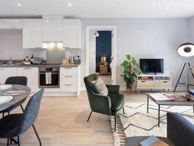 3 Bedrooms Flat for rent in Waterman Walk, Manchester M50