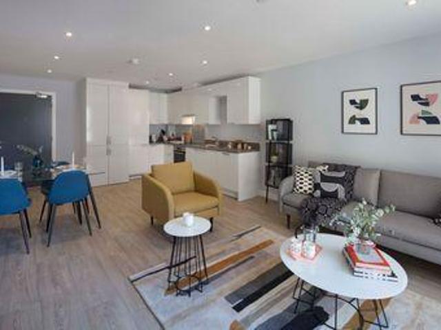 3 Bedrooms Flat for rent in Waterman Walk, Salford M50