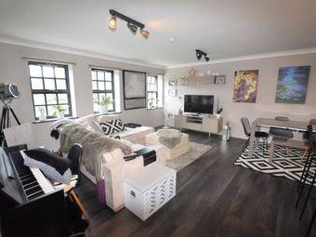 3 Bedrooms Flat for rent in Waterside Lane, Colchester CO2