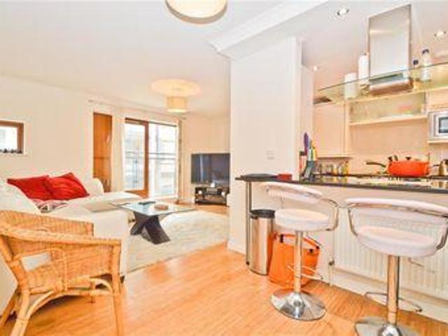 3 Bedrooms Flat for rent in Waterson Street, London E2