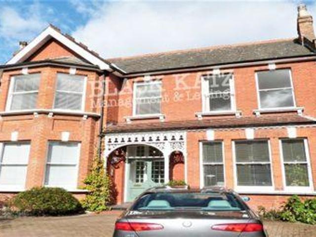 3 Bedrooms Flat for rent in Walm Lane, London NW2