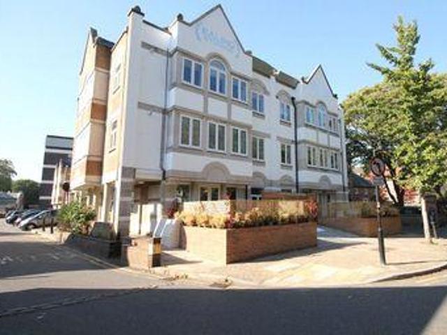 3 Bedrooms Flat for rent in Walpole Court, Ealing Green, Ealing W5