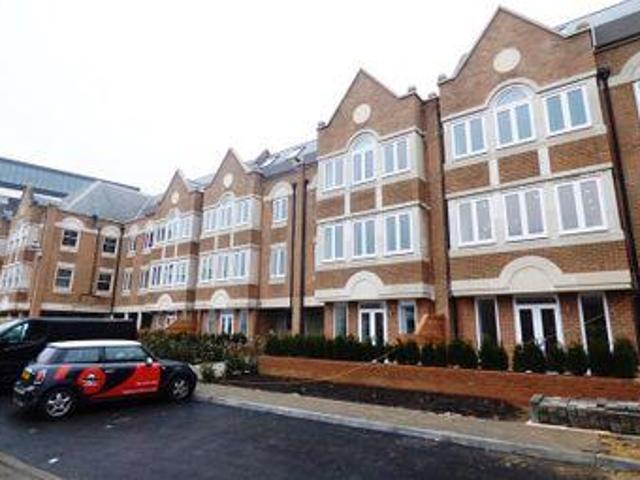 3 Bedrooms Flat for rent in Walpole Court, Ealing, London W5