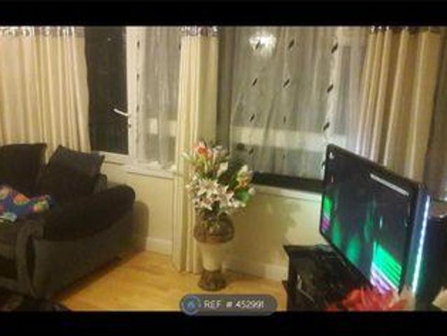 3 Bedrooms Flat for rent in Walthamstow, London E17