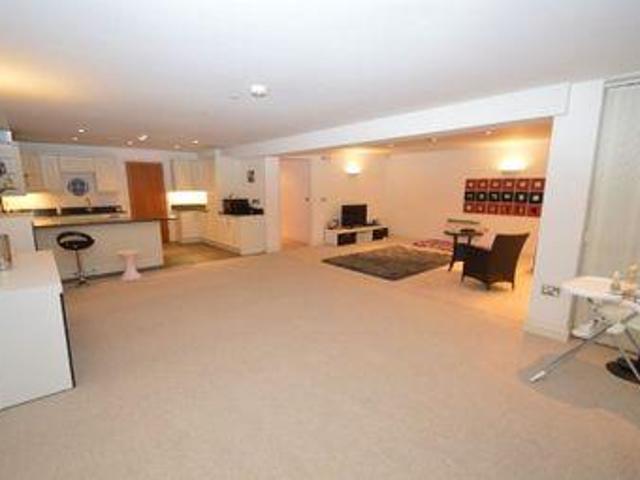 3 Bedrooms Flat for rent in War Lane, Harborne, Birmingham B17