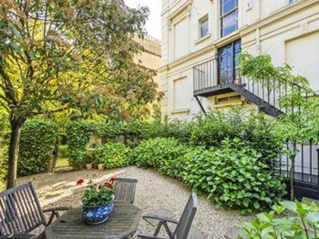 3 Bedrooms Flat for rent in Warwick Avenue, London W9
