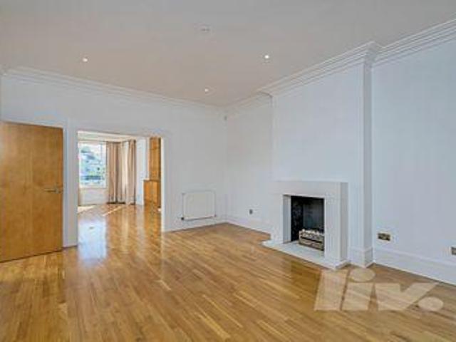 3 Bedrooms Flat for rent in Warwick Avenue, Little Venice W9