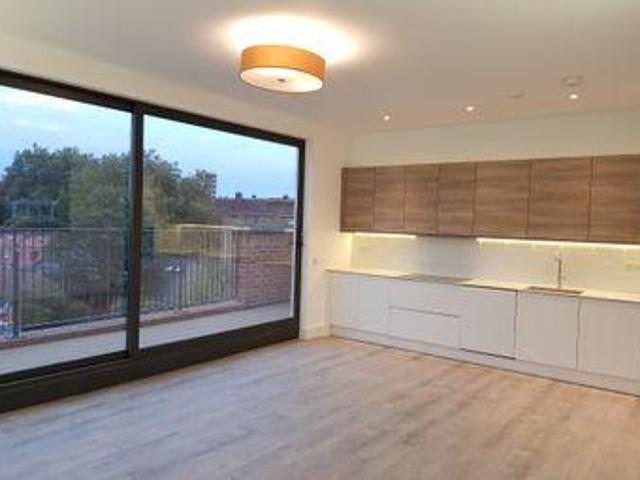 3 Bedrooms Flat for rent in Well Street, Hackney E9