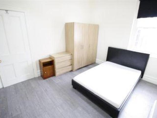 3 Bedrooms Flat for rent in Wellfield Road, Roath, Cardiff CF24
