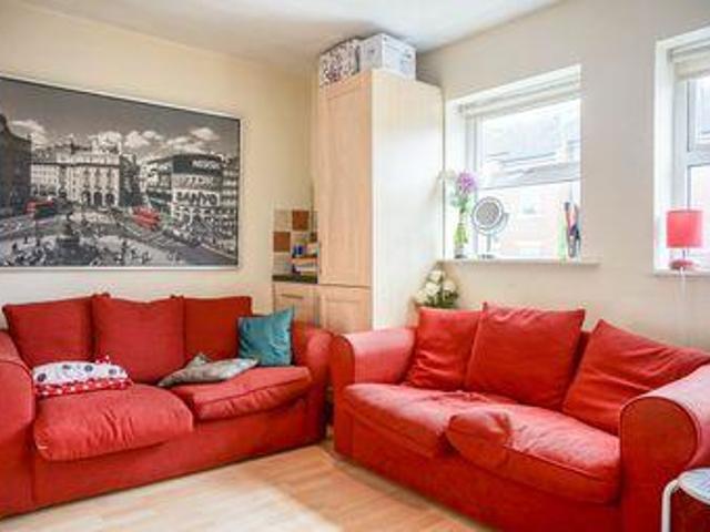 3 Bedrooms Flat for rent in Welton Road, Hyde Park, Leeds LS6