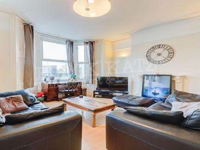 3 Bedrooms Flat for rent in Weltje Road, London W6