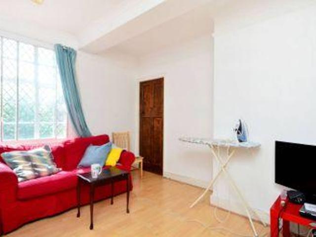 3 Bedrooms Flat for rent in Wenlock Road, Islington N1