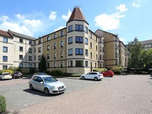 3 Bedrooms Flat for rent in West Bryson Road, Polwarth, Edinburgh EH11