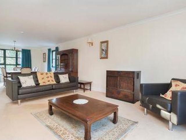 3 Bedrooms Flat for rent in West Mill Road, Edinburgh EH13