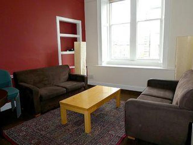 3 Bedrooms Flat for rent in West Nicolson Street, Edinburgh EH8
