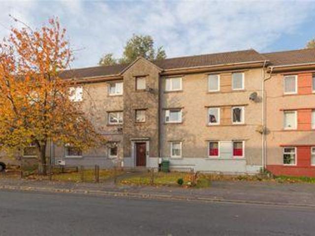 3 Bedrooms Flat for rent in West Pilton Gardens, Pilton, Edinburgh EH4