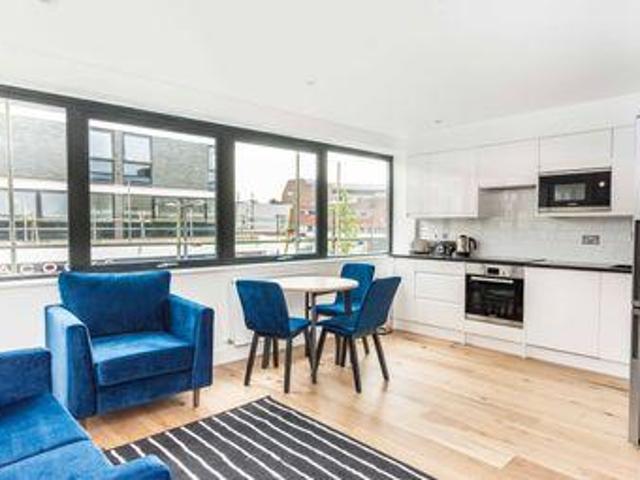 3 Bedrooms Flat for rent in Westmead, Farnborough GU14