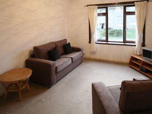 3 Bedrooms Flat for rent in Wester Drylaw Row, Edinburgh EH4