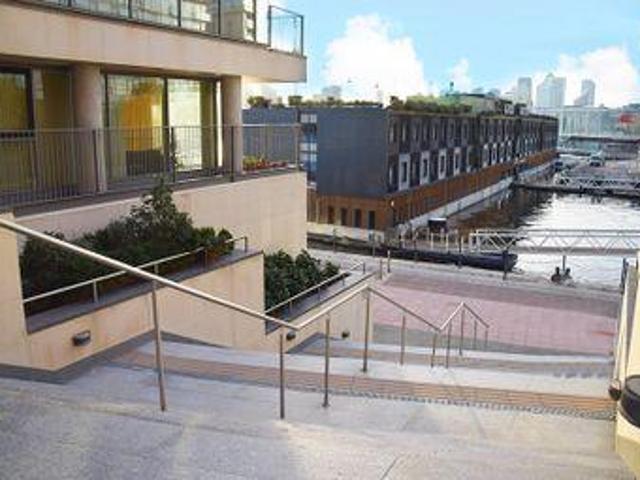 3 Bedrooms Flat for rent in Western Gateway, Royal Victoria, London E16