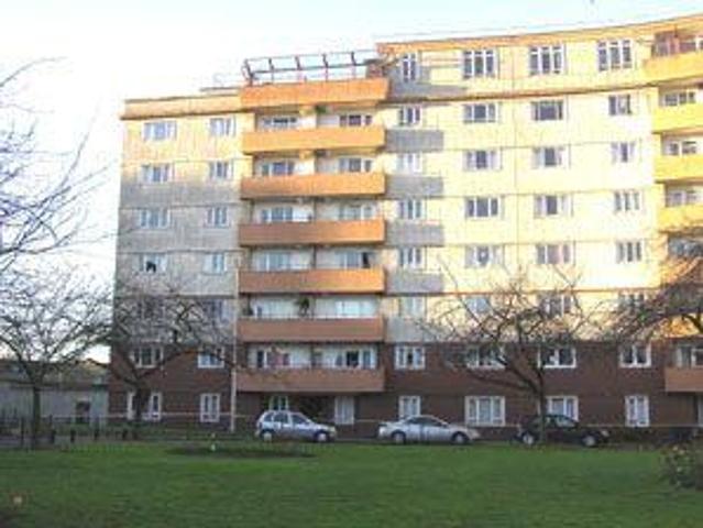 3 Bedrooms Flat for rent in Westfield Court, Gorgie, Edinburgh EH11