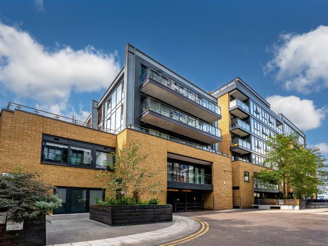 3 Bedrooms Flat for Rent in Wharf Street | Foxtons