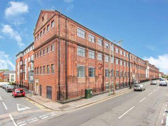 3 Bedrooms Flat for rent in Whippendell Road, Watford WD18