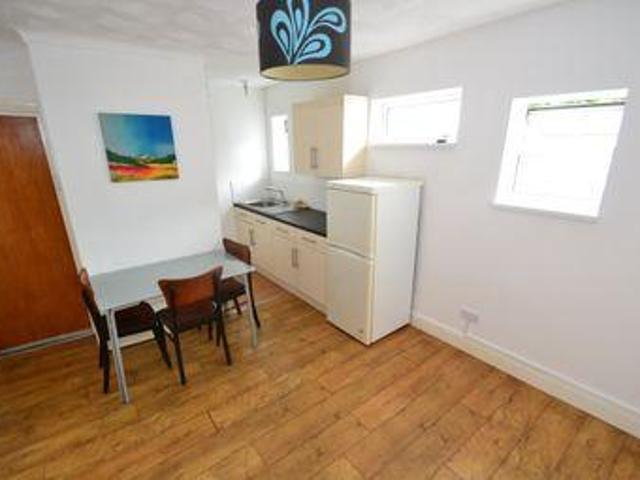 3 Bedrooms Flat for rent in Whitchurch Road, Heath, Cardiff CF14