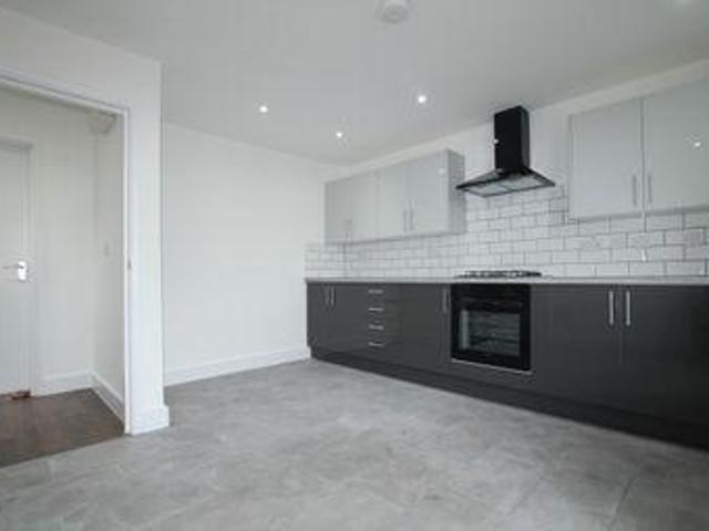 3 Bedrooms Flat for rent in Whitechapel Road, London E1