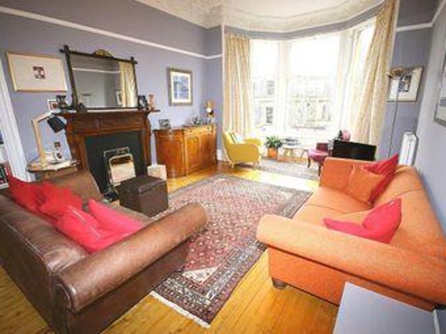 3 Bedrooms Flat for rent in Whitehouse Loan, Edinburgh EH9