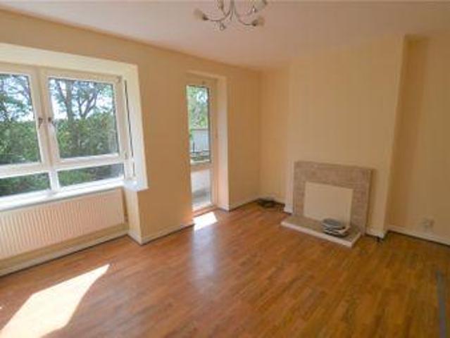 3 Bedrooms Flat for rent in Whittam House, Knights Hill, London SE27