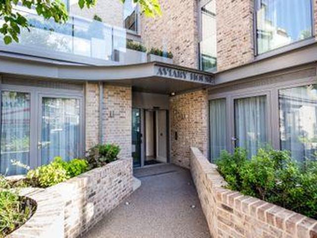 3 Bedrooms Flat for rent in Wilfred Street, London SW1E