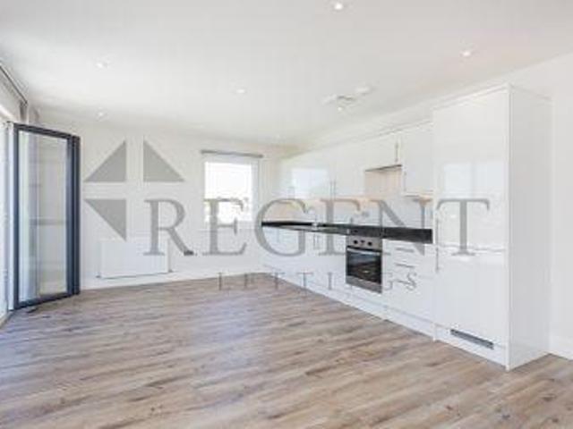 3 Bedrooms Flat for rent in Willow Court, Kingston Upon Thames KT1