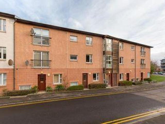 3 Bedrooms Flat for rent in Willowbrae Road, Edinburgh EH8