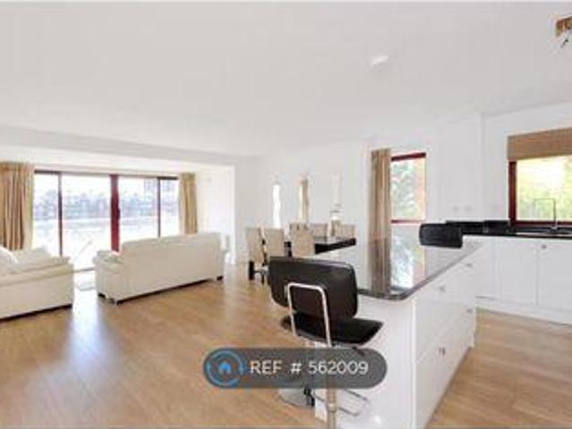 3 Bedrooms Flat for rent in William Morris Way, London SW6