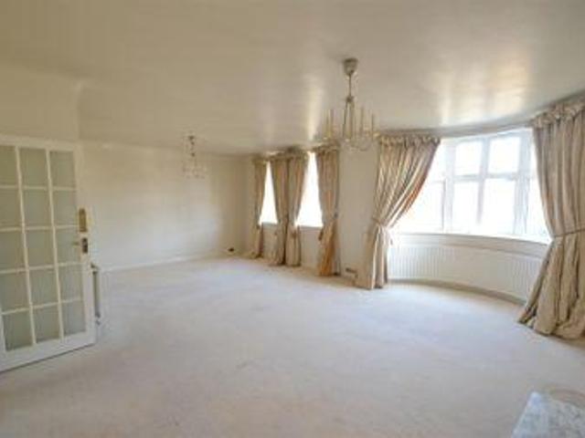 3 Bedrooms Flat for rent in Wimbledon Close, The Downs, Wimbledon SW20