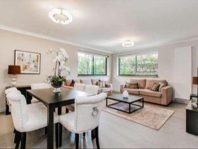 3 Bedrooms Flat for rent in Windsor Way, London W14
