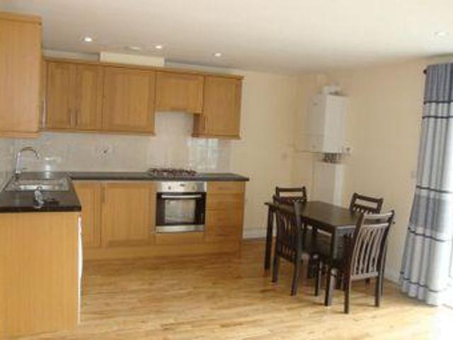 3 Bedrooms Flat for rent in Windsor Close, Northwood HA6