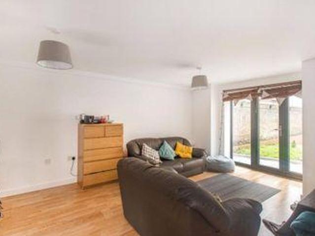 3 Bedrooms Flat for rent in Wyndham Road, London SE5