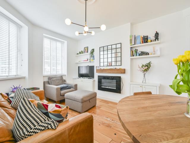 3 Bedrooms Flat for Rent in Townshend Court, NW8 | Foxtons
