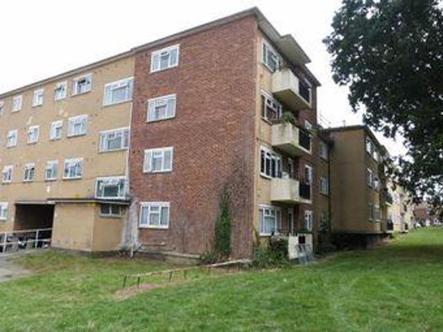 3 Bedrooms Flat for rent in Tanys Dell, Harlow, Essex CM20