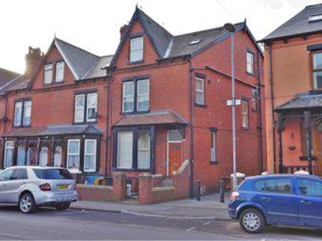 3 Bedrooms Flat for rent in Tempest Road, Leeds LS11