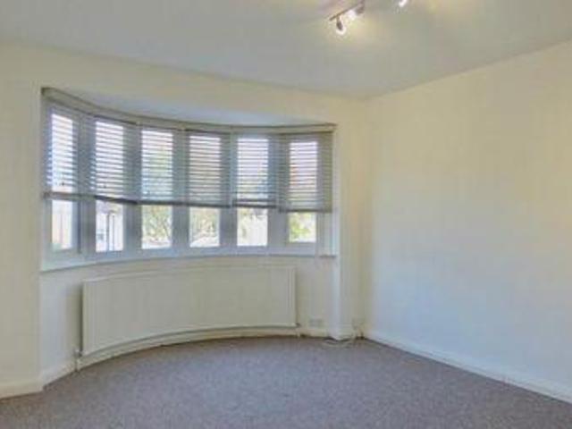 3 Bedrooms Flat for rent in Templars Avenue, Golders Green, London NW11