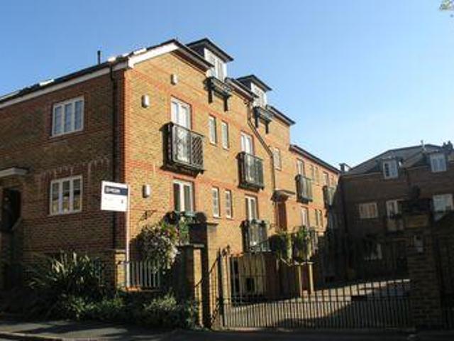 3 Bedrooms Flat for rent in Temple Road, Windsor SL4