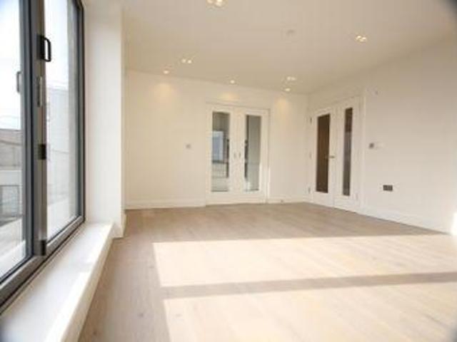 3 Bedrooms Flat for rent in Tenby Mansions, Brent Street, Hendon NW4