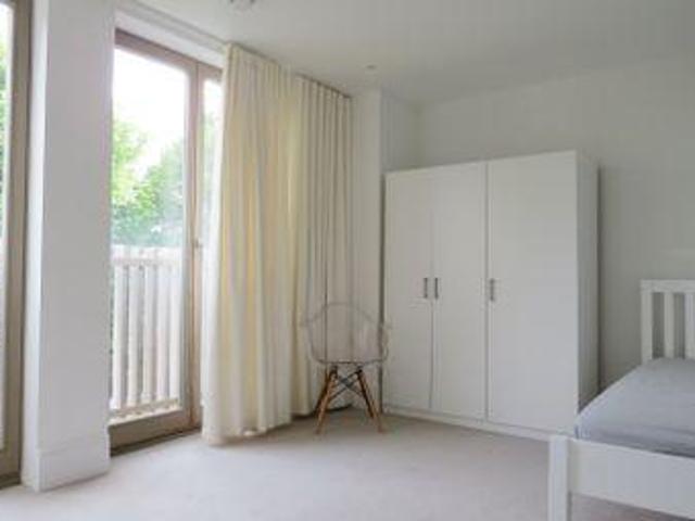 3 Bedrooms Flat for rent in Thurlow Park Road, West Dulwich, London SE21