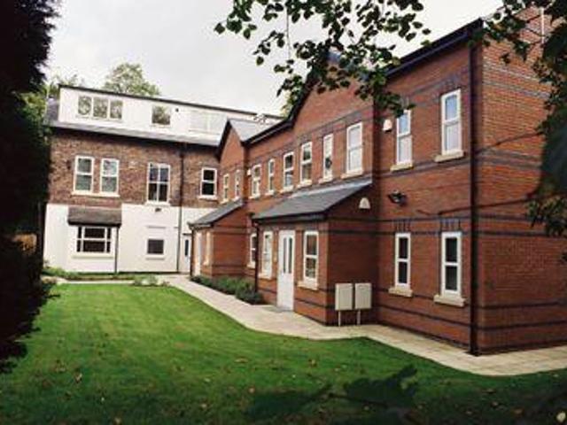3 Bedrooms Flat for rent in The Oaks, Salford M7