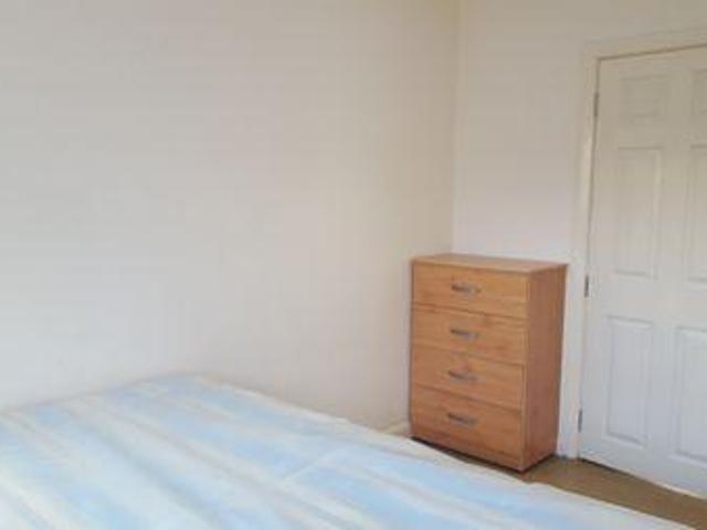 3 Bedrooms Flat for rent in The Approach, Acton W3